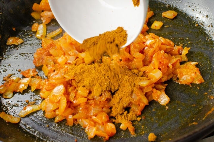 Chicken Pathia Curry - Indian Restaurant Takeaway Style Recipe