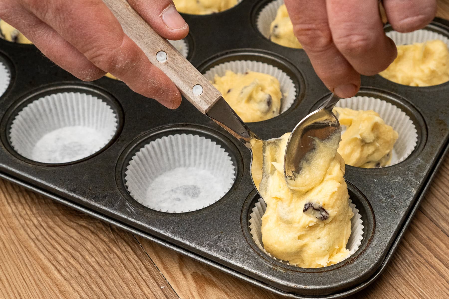 Queen Cakes - Raisin Cupcakes - Quick and Easy Recipe