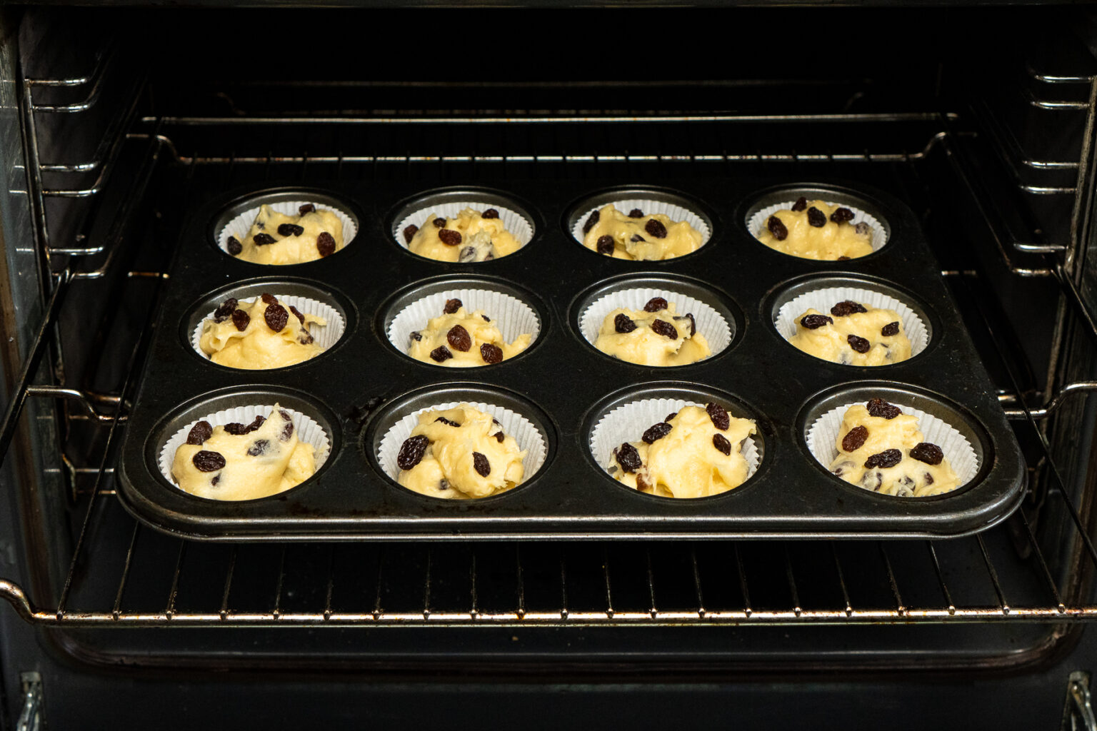 Queen Cakes - Raisin Cupcakes - Quick and Easy Recipe