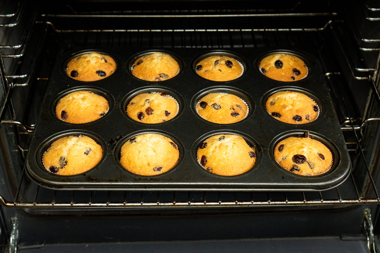 Queen Cakes - Raisin Cupcakes - Quick and Easy Recipe