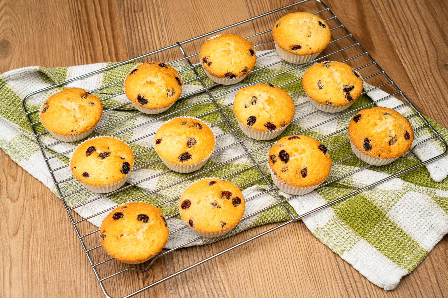 Queen Cakes - Raisin Cupcakes - Quick and Easy Recipe