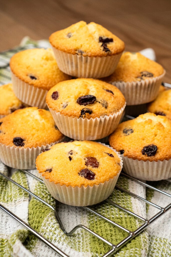 Queen Cakes - Raisin Cupcakes - Quick and Easy Recipe